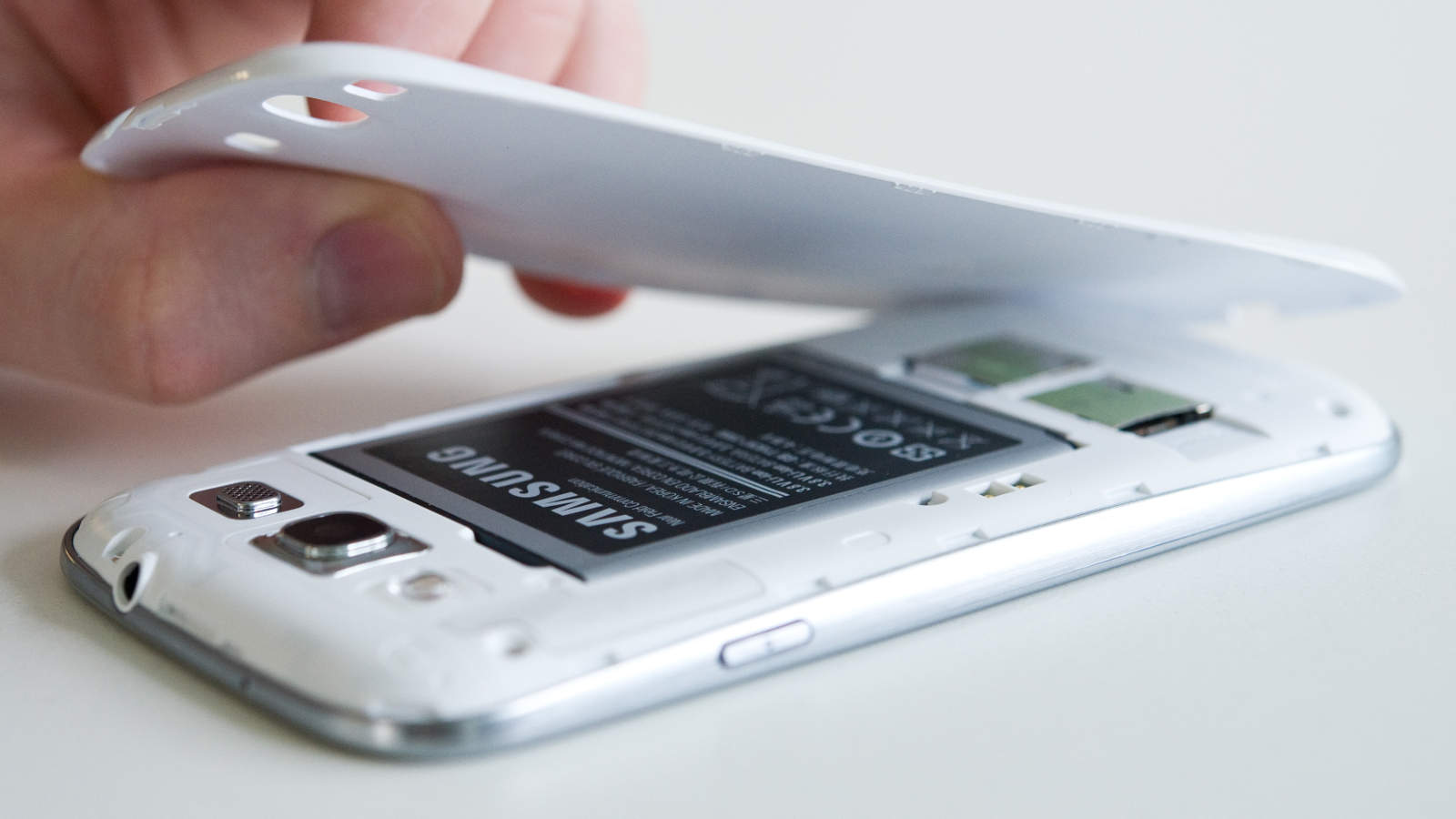 Voll geladen in 12 Minuten: Samsung entwickelt neuen Akku | UPDATED