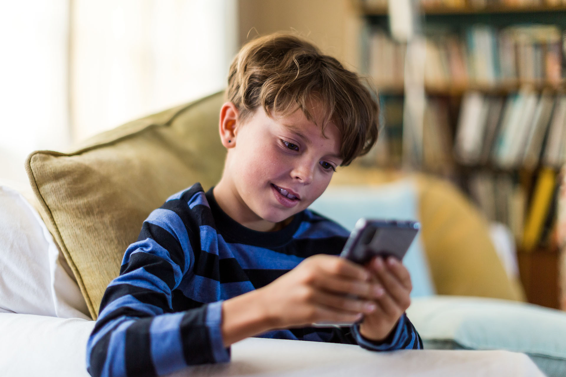 Smartphones für Kinder: Was es gibt und was zu beachten ist | OTTO